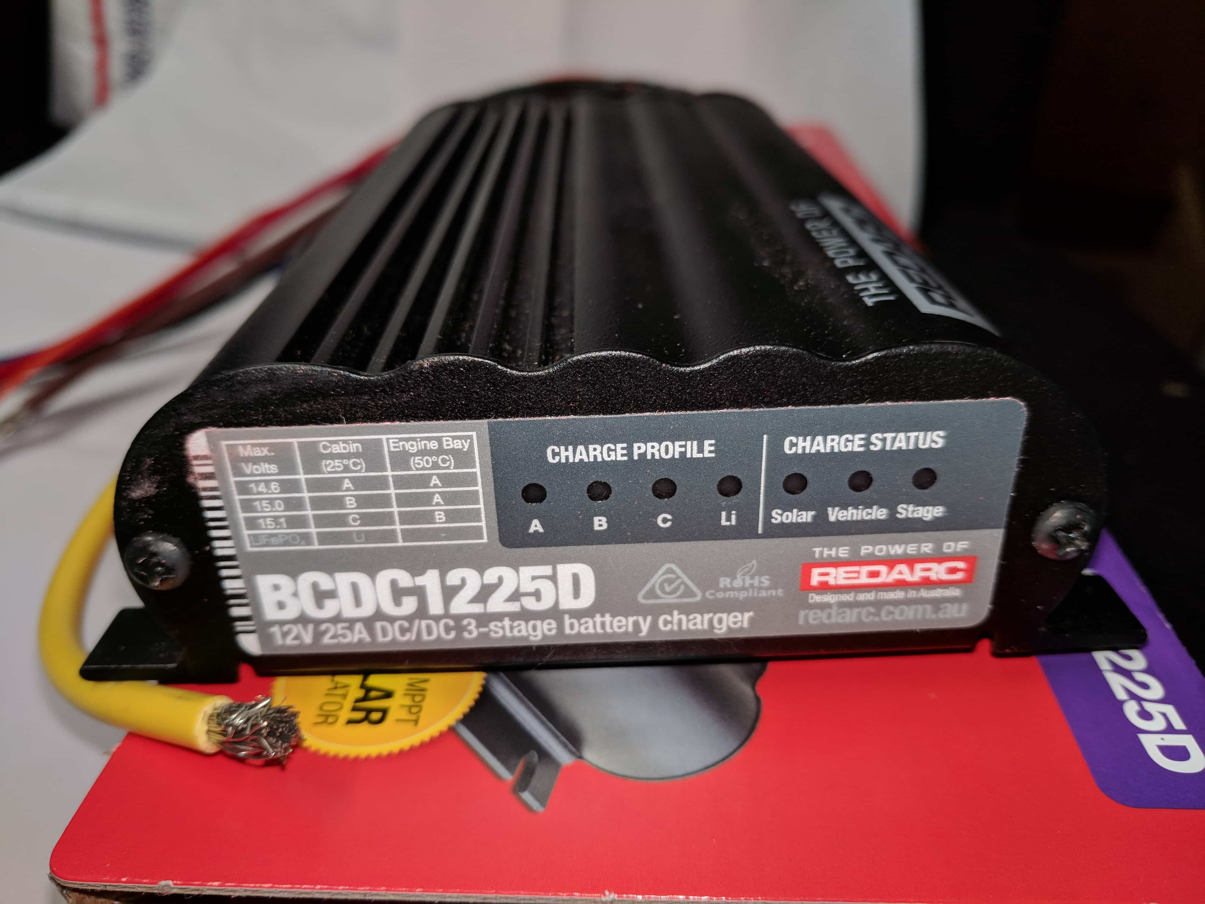 Vanagain DUAL INPUT 25A IN-VEHICLE DC BATTERY CHARGER, 60% OFF